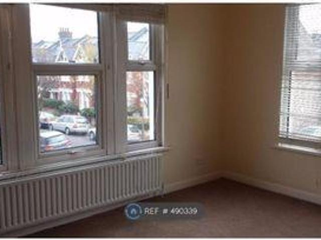 1 Bedrooms Flat for rent in Lavenham Road, London SW18