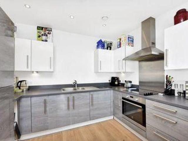 1 Bedrooms Flat for rent in Lakeside Drive, Park Royal, London NW10