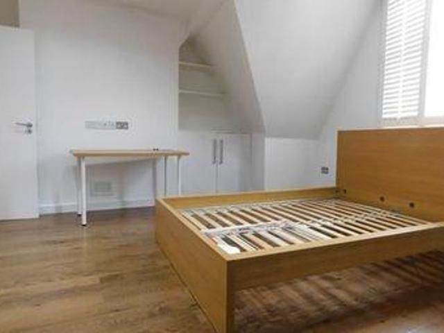 1 Bedrooms Flat for rent in Langley Ln, Vauxhall, London SW8
