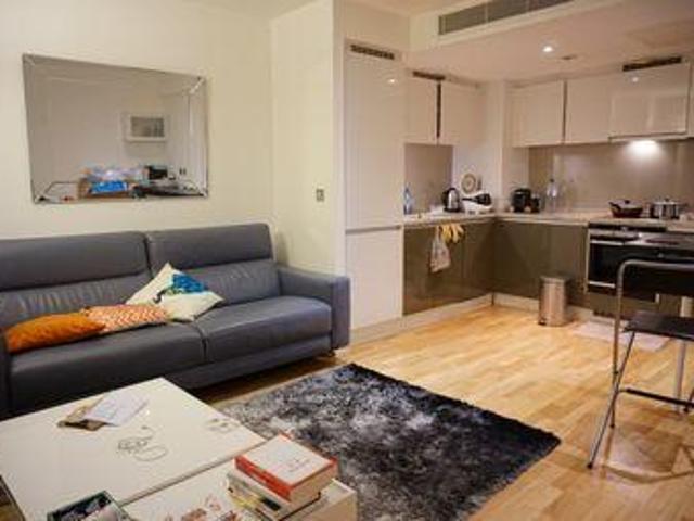 1 Bedrooms Flat for rent in Landmark West, 22 Marshwall, London E14
