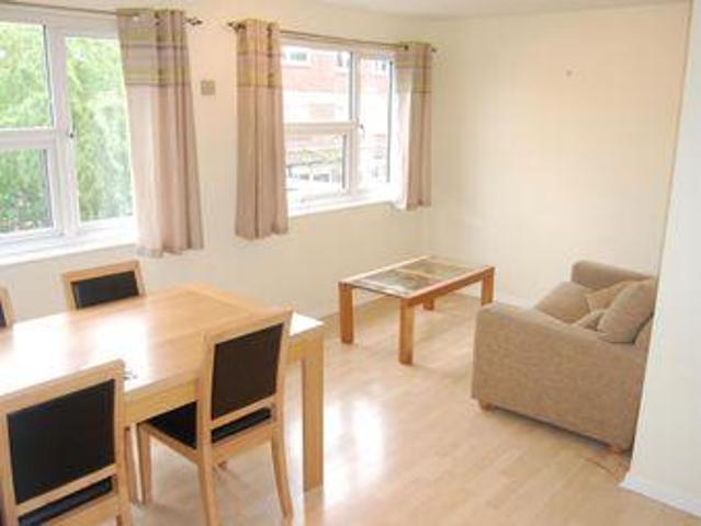 1 Bedrooms Flat for rent in Larch Close, Balham SW12