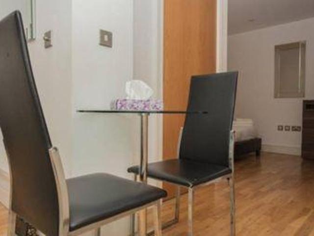 1 Bedrooms Flat for rent in Lightermans Road, Canary Wharf E14