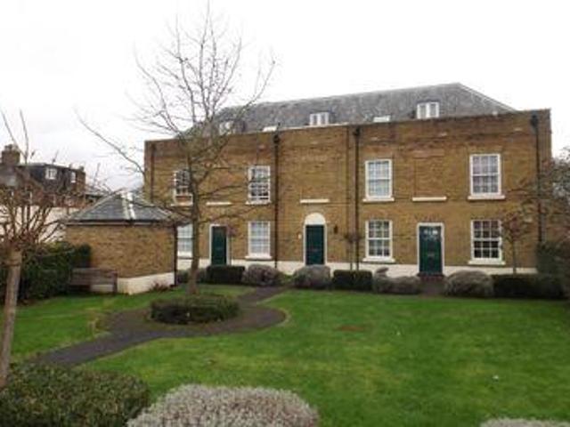 1 Bedrooms Flat for rent in Lysander Gardens, Surbiton KT6
