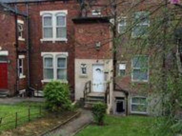 1 Bedrooms Flat for rent in Moorland Avenue, Hyde Park, Leeds LS6