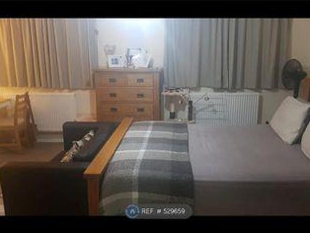 1 Bedrooms Flat for rent in Maberley Court, London SE19