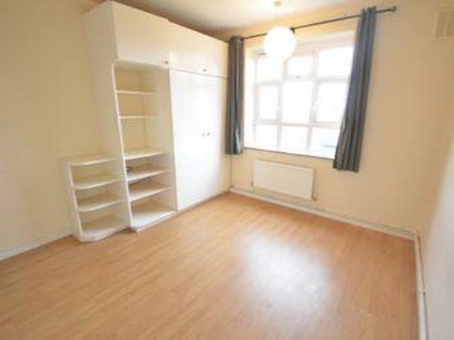 1 Bedrooms Flat for rent in Macklin House, Shackleton Close, Forest Hill SE23