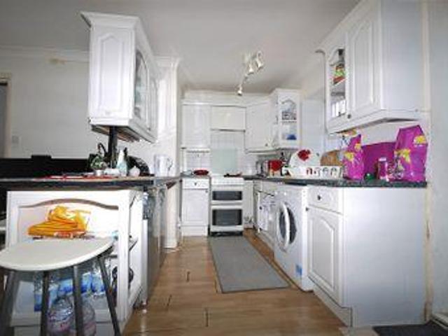 1 Bedrooms Flat for rent in Mansfield Road, Ilford, Essex. IG1