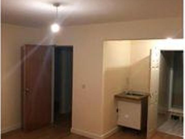 1 Bedrooms Flat for rent in Middleton, Leeds LS10