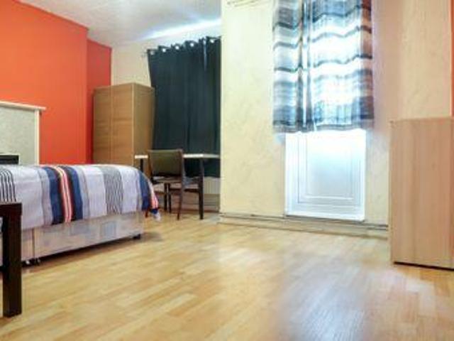 1 Bedrooms Flat for rent in Mile End, London E14