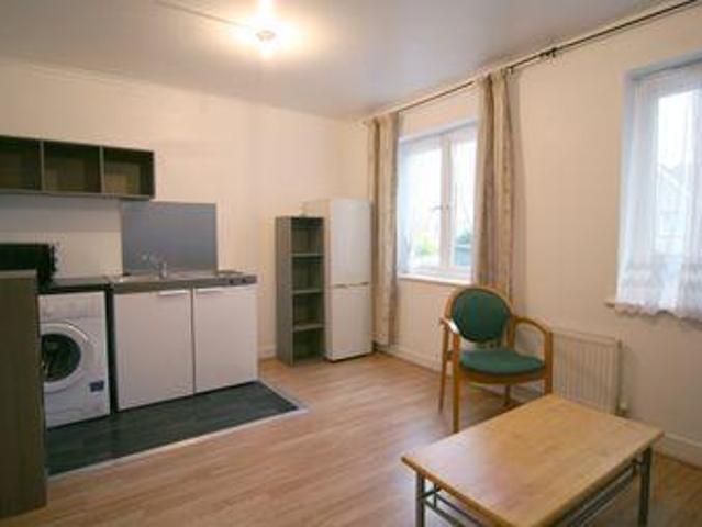 1 Bedrooms Flat for rent in Norwich Crescent, Chadwell Heath RM6