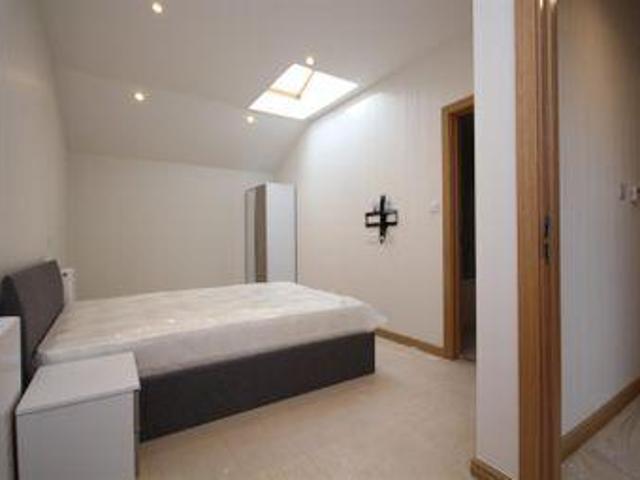 1 Bedrooms Flat for rent in North Acton Road, North Acton NW10