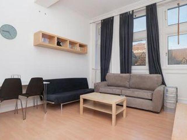 1 Bedrooms Flat for rent in North Bridge, Edinburgh EH1