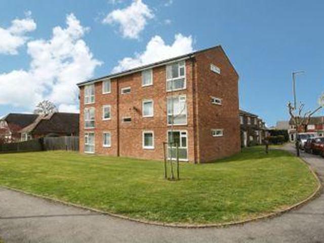 1 Bedrooms Flat for rent in Naldrett Close, Horsham RH12
