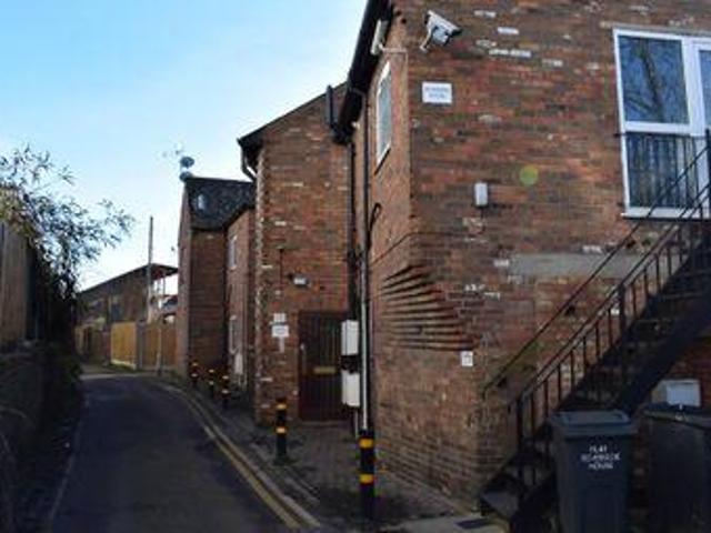 1 Bedrooms Flat for rent in Nutfield Lane, High Wycombe HP11