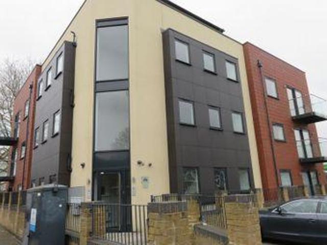1 Bedrooms Flat for rent in Snakes Lane East, Woodford Green IG8