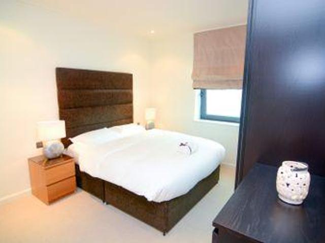 1 Bedrooms Flat for rent in South Quay Square, London E14