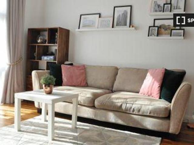 1 Bedrooms Flat for rent in South Quay Square, London E14