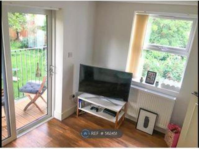 1 Bedrooms Flat for rent in South Woodford, London E18