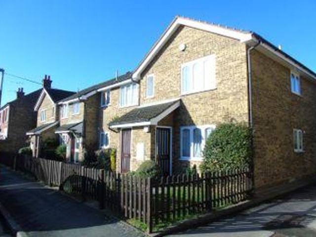 1 Bedrooms Flat for rent in Sovereign Court, Kings Avenue, Watford WD18