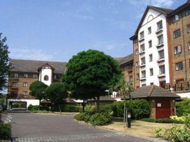 1 Bedrooms Flat for rent in Sopwith Way, Kingston Upon Thames KT2