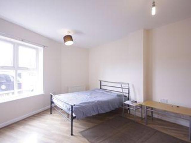 1 Bedrooms Flat for rent in Saunders Close, Seven Kings IG1