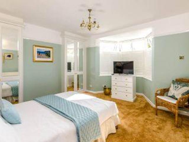 1 Bedrooms Flat for rent in Saxon Drive, West Acton W3