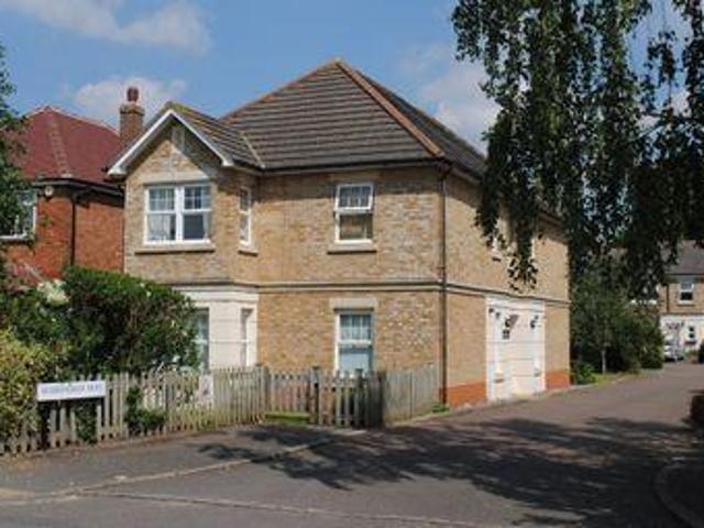 1 Bedrooms Flat for rent in Sandringham Mews, Hampton TW12