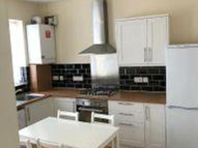 1 Bedrooms Flat for rent in Seymour Gardens, Ilford IG1, Ig2