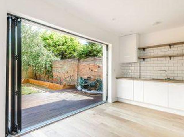 1 Bedrooms Flat for rent in Seely Road, Tooting SW17