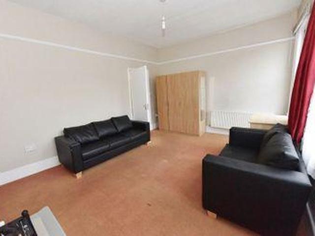 1 Bedrooms Flat for rent in Selkirk Road, Tooting Broadway, London SW17