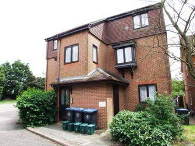 1 Bedrooms Flat for rent in Shepherds Walk, Neasden NW2