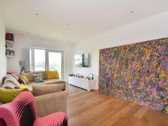 1 Bedrooms Flat for rent in Skyline House, Dickens Yard, London W5