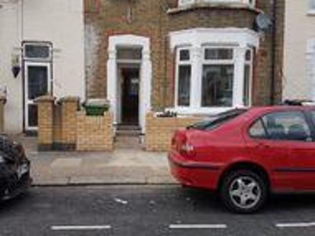 1 Bedrooms Flat for rent in Studley Road, Forest Gate E7