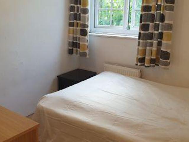 1 Bedrooms Flat for rent in Stwearts Road Seldon House, London SW8