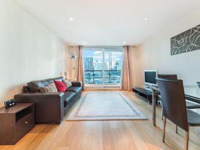 1 Bedrooms Flat for rent in St George Wharf, London SW8