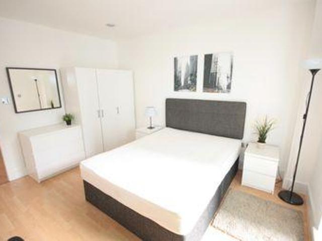 1 Bedrooms Flat for rent in St George Wharf, Vauxhall, London SW8