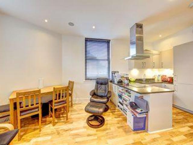 1 Bedrooms Flat for rent in St Johns Hill, London SW11