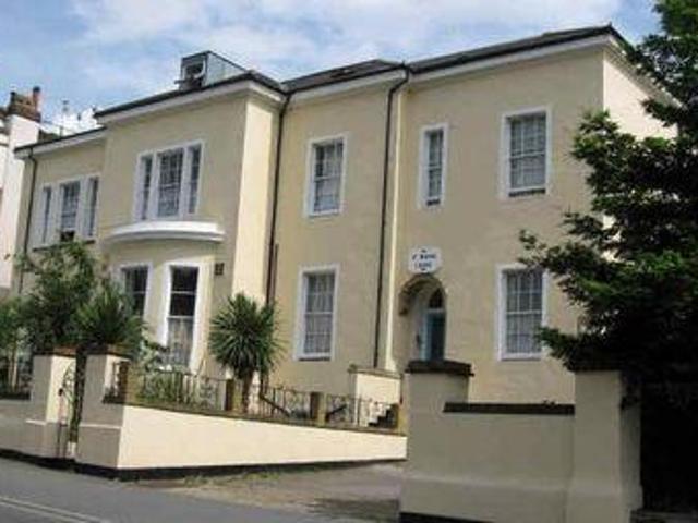 1 Bedrooms Flat for rent in St Marks Hill, Surbiton KT6