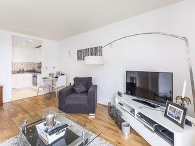 1 Bedrooms Flat for rent in Station Approach, Hayes UB3