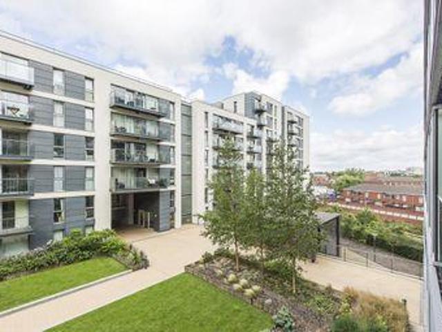 1 Bedrooms Flat for rent in Station Approach, Hayes UB3