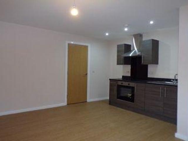 1 Bedrooms Flat for rent in Stockport SK4