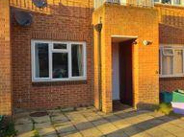 1 Bedrooms Flat for rent in Sutherland Drive, Colliers Wood, London SW19