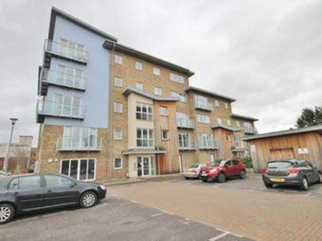 1 Bedrooms Flat for rent in Sundeala Close, Sunbury On Thames TW16