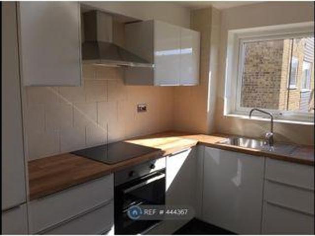 1 Bedrooms Flat for rent in Swans Hope, Loughton IG10