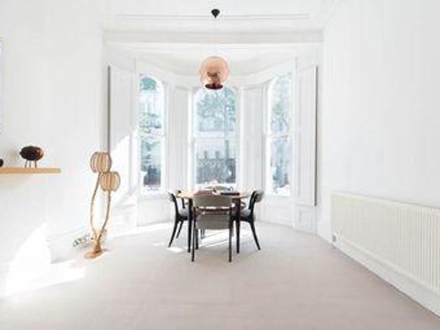 1 Bedrooms Flat for rent in Palace Gardens Terrace, London W8