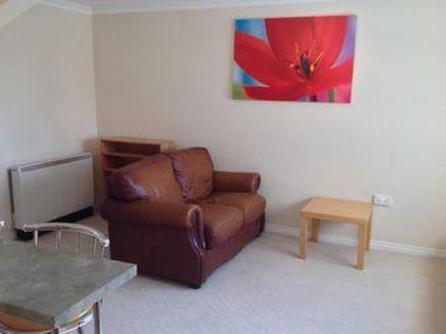 1 Bedrooms Flat for rent in Parolles Close, Leamington Spa CV34
