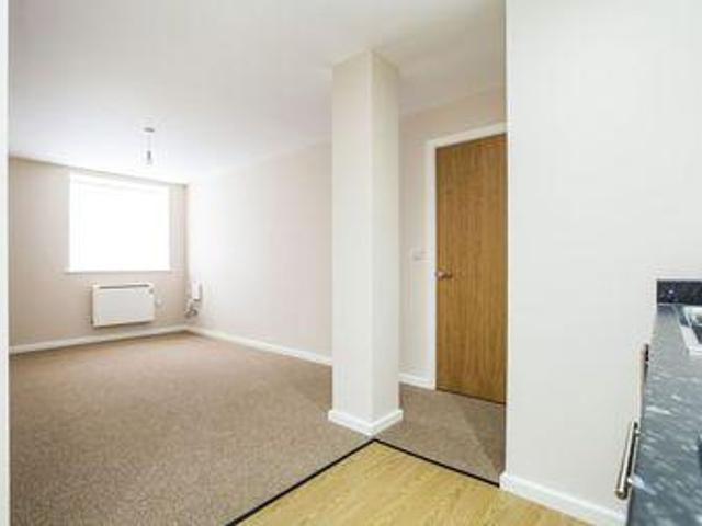1 Bedrooms Flat for rent in Pellon Lane, Halifax HX1
