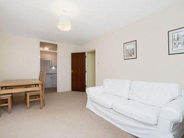 1 Bedrooms Flat for rent in Pines Court, Victoria Drive SW19