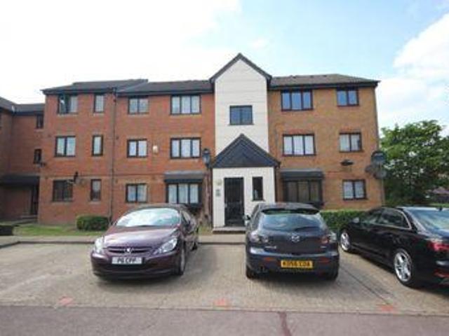 1 Bedrooms Flat for rent in Plowman Close, London N18
