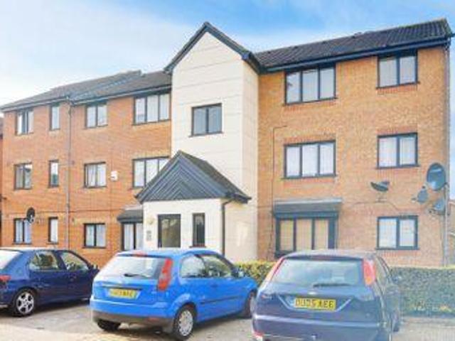 1 Bedrooms Flat for rent in Plowman Close, London N18